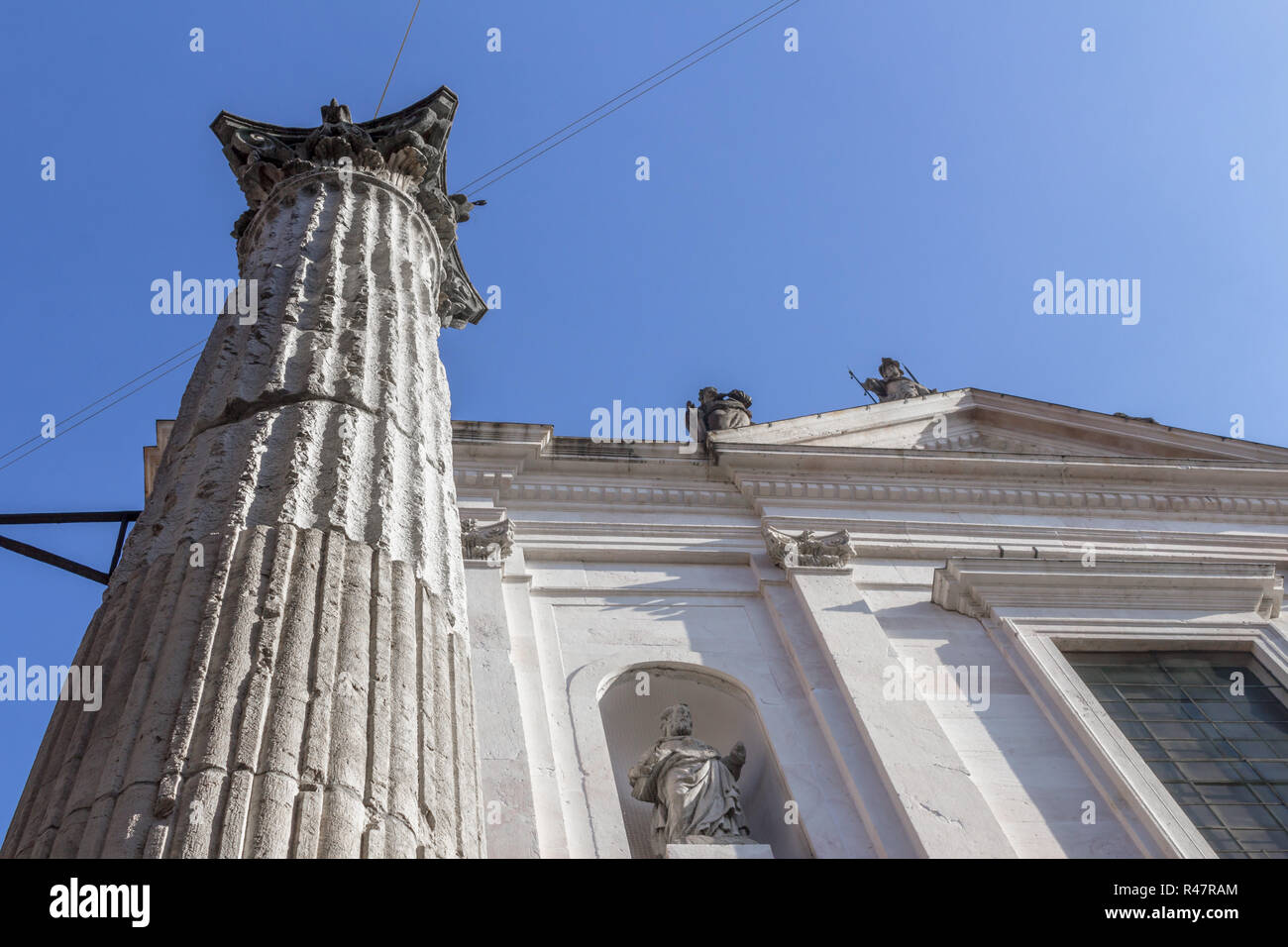 Ancient Roman column Stock Photo - Alamy