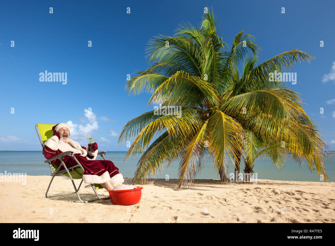Santa relaxing in beach chair hi-res stock photography and images - Alamy