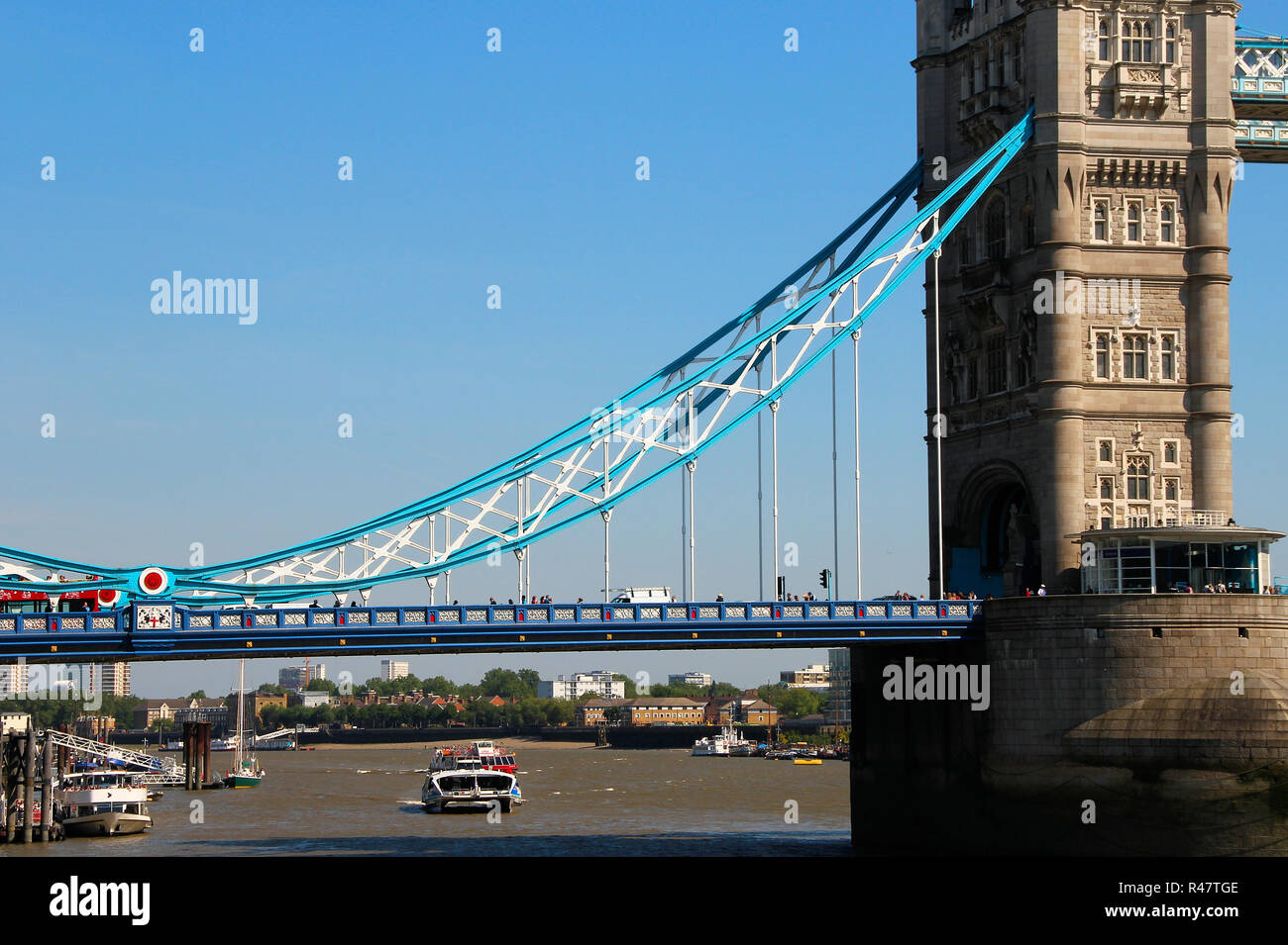 Historical bridge london hi-res stock photography and images - Alamy