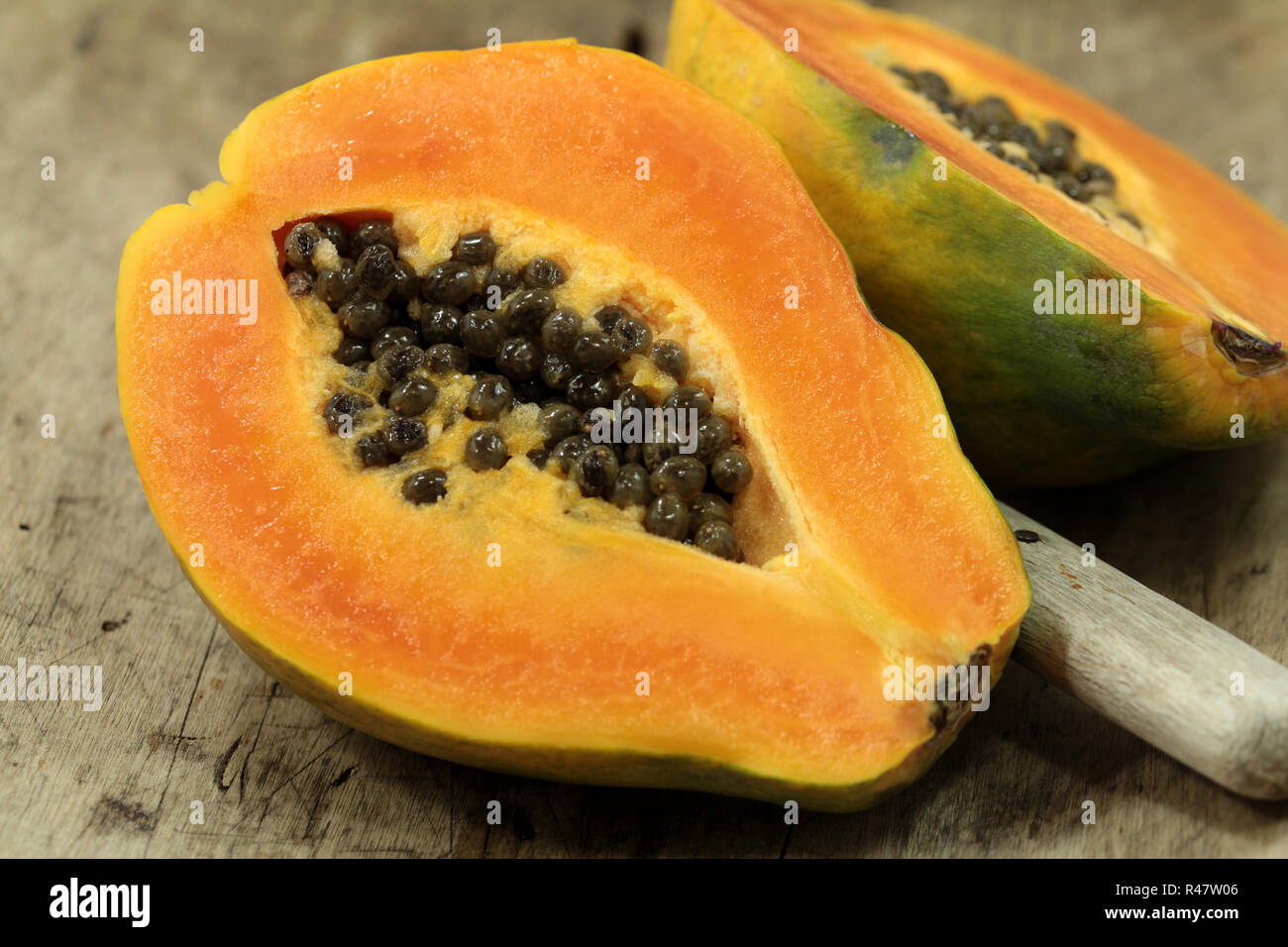 Fruit half halved papayas hi-res stock photography and images - Alamy