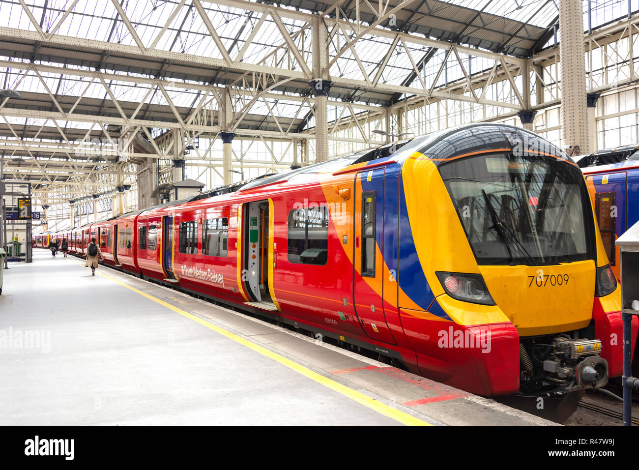 Platform at waterloo station hi-res stock photography and images - Alamy