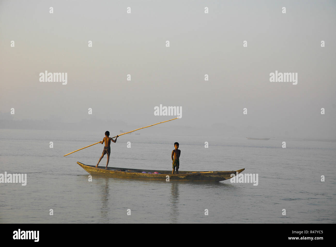 Indian children in a boat hi-res stock photography and images - Alamy