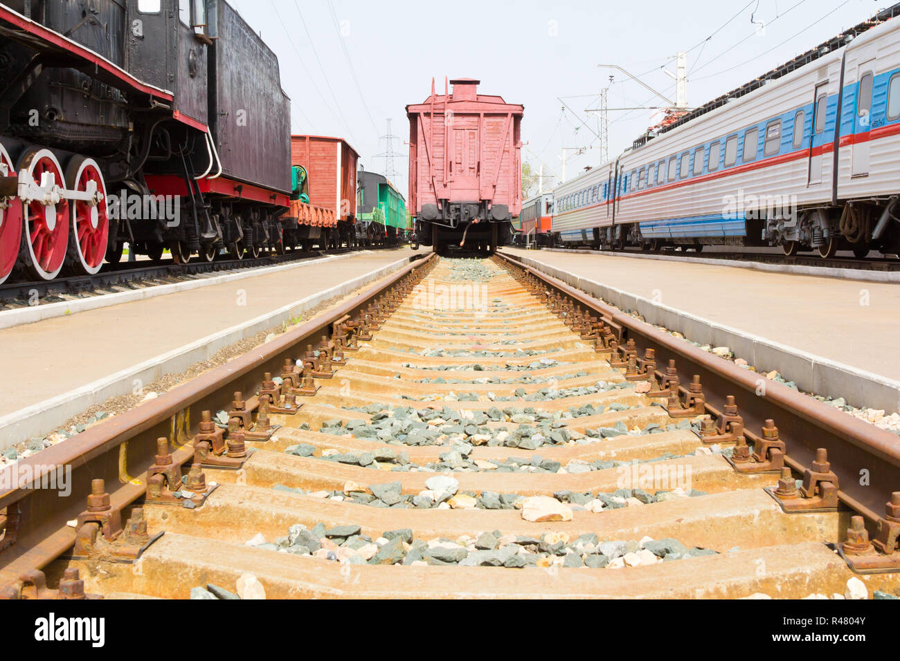 Train way hi-res stock photography and images - Alamy