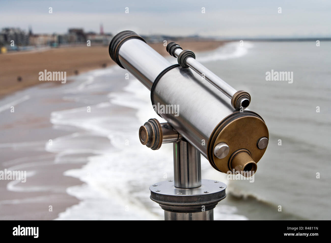Handheld telescope hi-res stock photography and images - Alamy