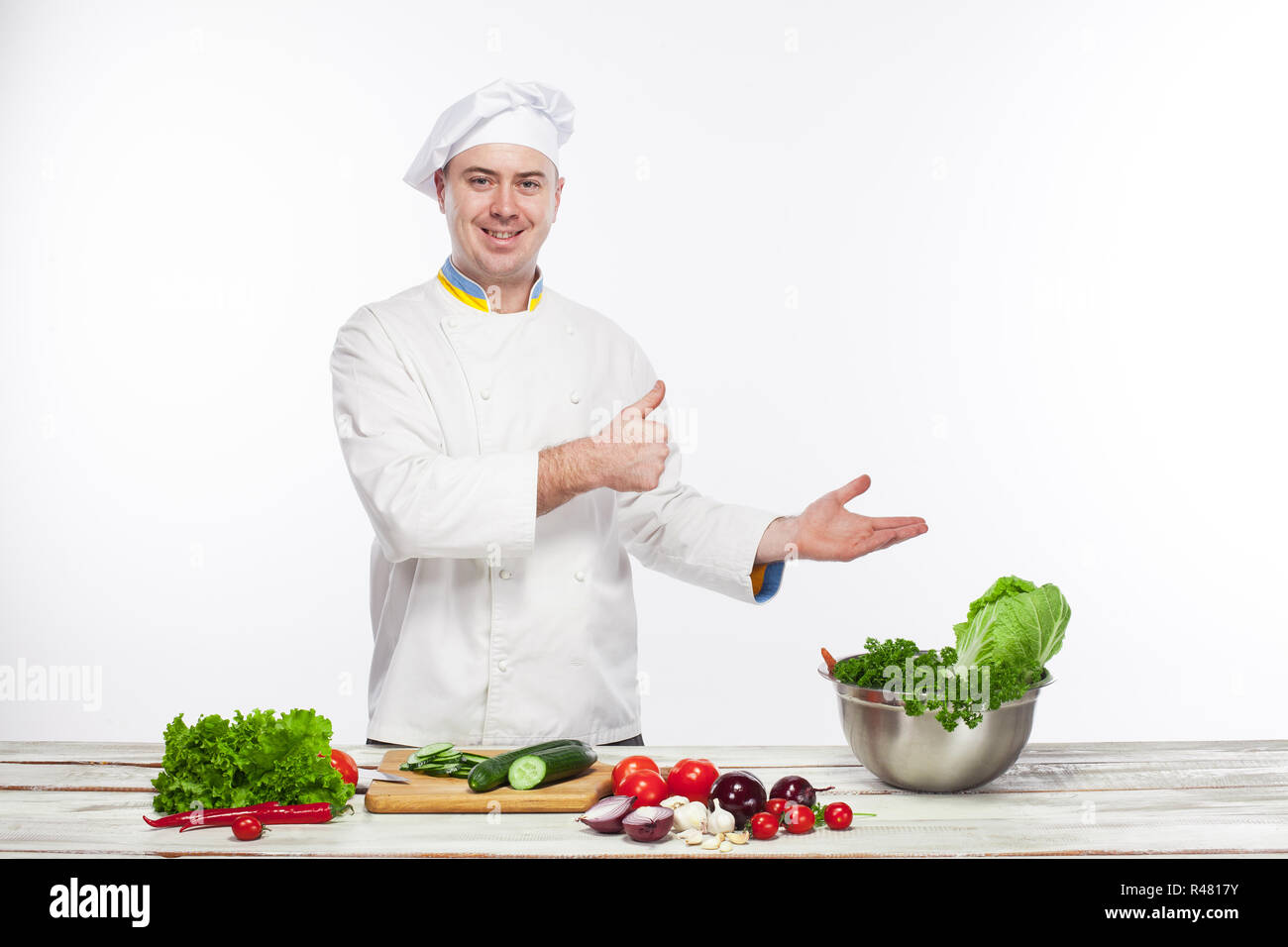 Chef cooking fresh vegetable salad in his kitchen Stock Photo - Alamy