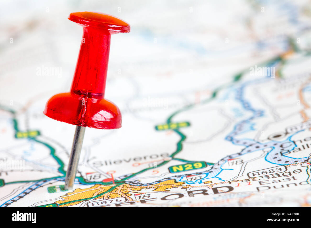 Pushpin world map hi-res stock photography and images - Alamy