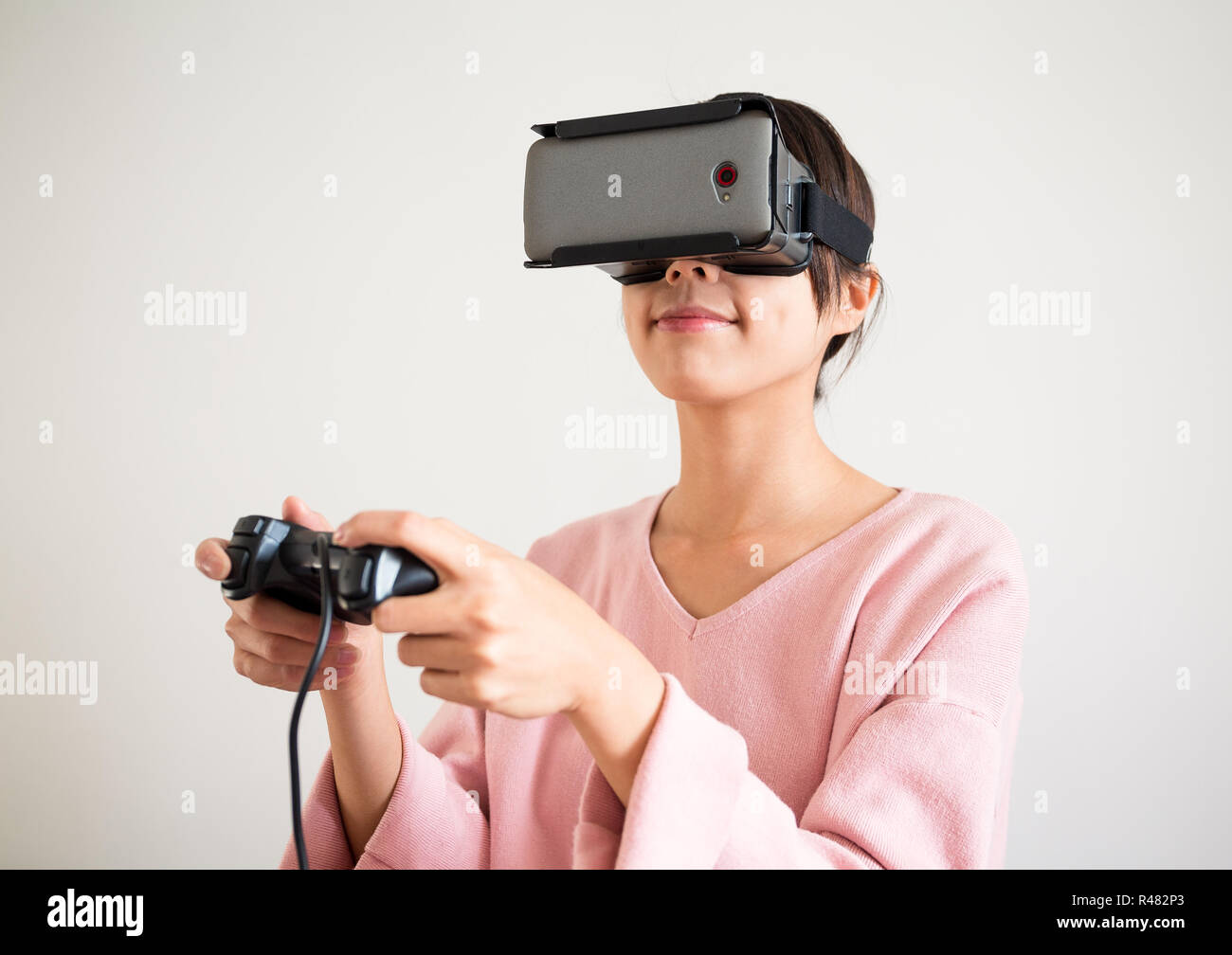 Asian Woman wearing virtual reality headset Stock Photo - Alamy