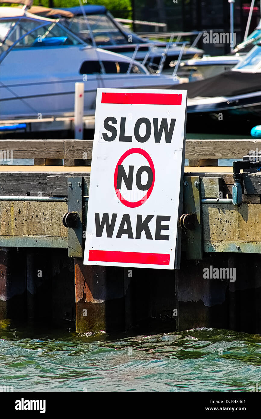 No wake sign hi-res stock photography and images - Alamy