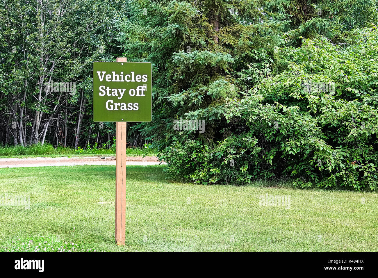 A green vehicles stay off the grass sign Stock Photo - Alamy