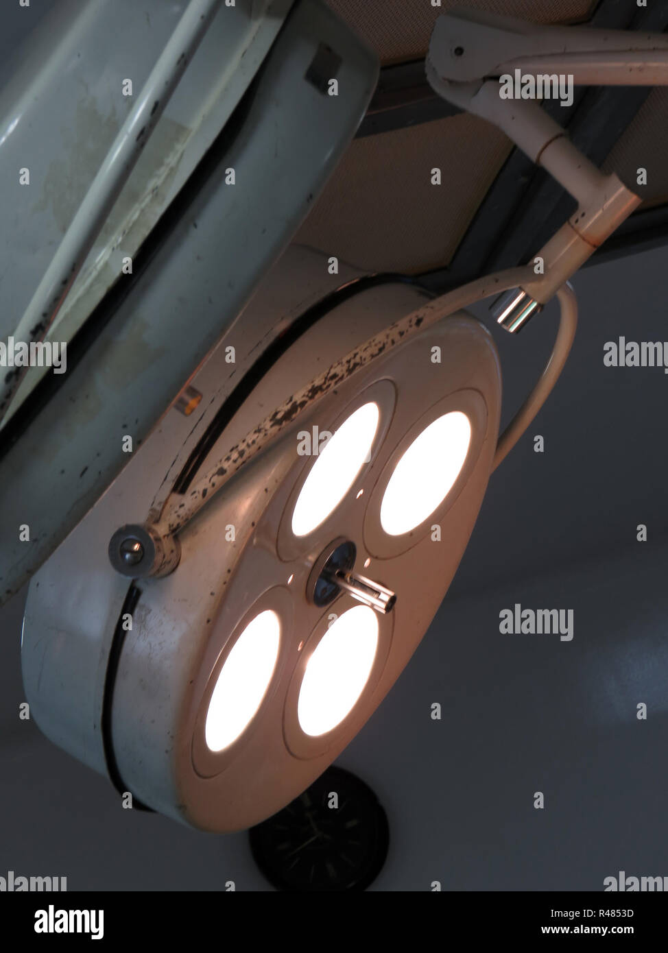 Operation lighting hi-res stock photography and images - Alamy
