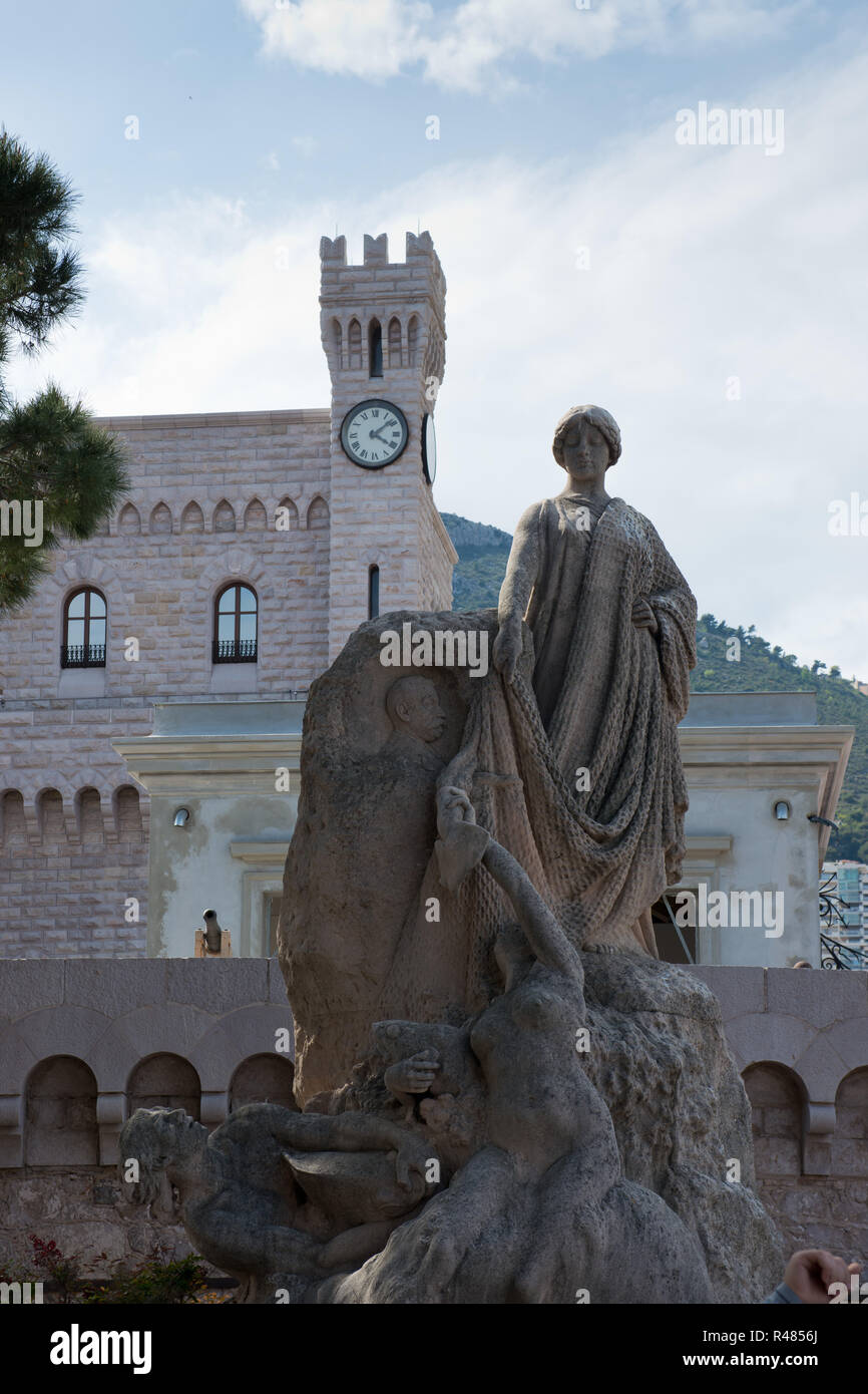 Statue in front of the Prince's Palace in Monaco Stock Photo - Alamy