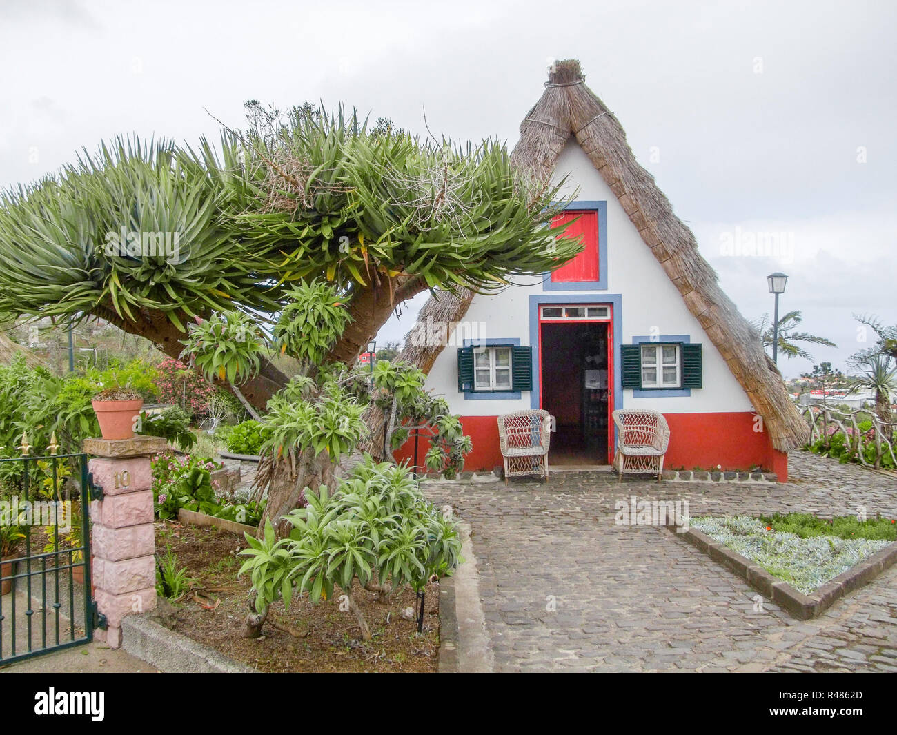 traditional house in madeira Stock Photo - Alamy
