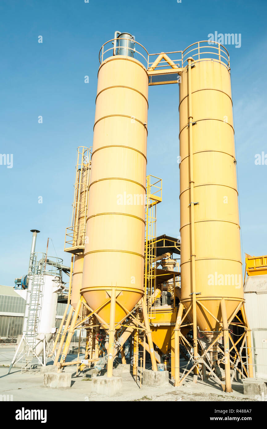 Mixing towers hi-res stock photography and images - Alamy