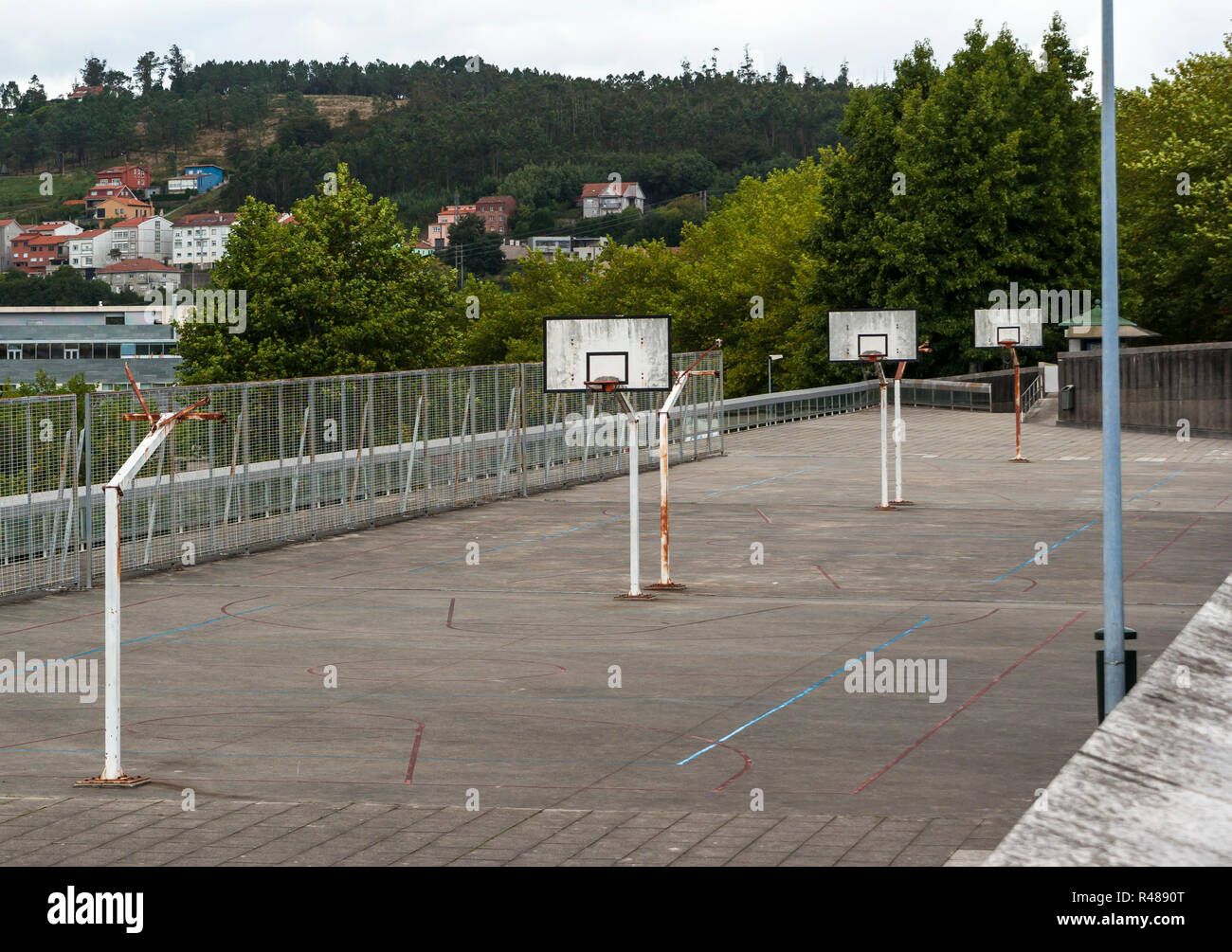 Urban basketball court Stock Photo - Alamy