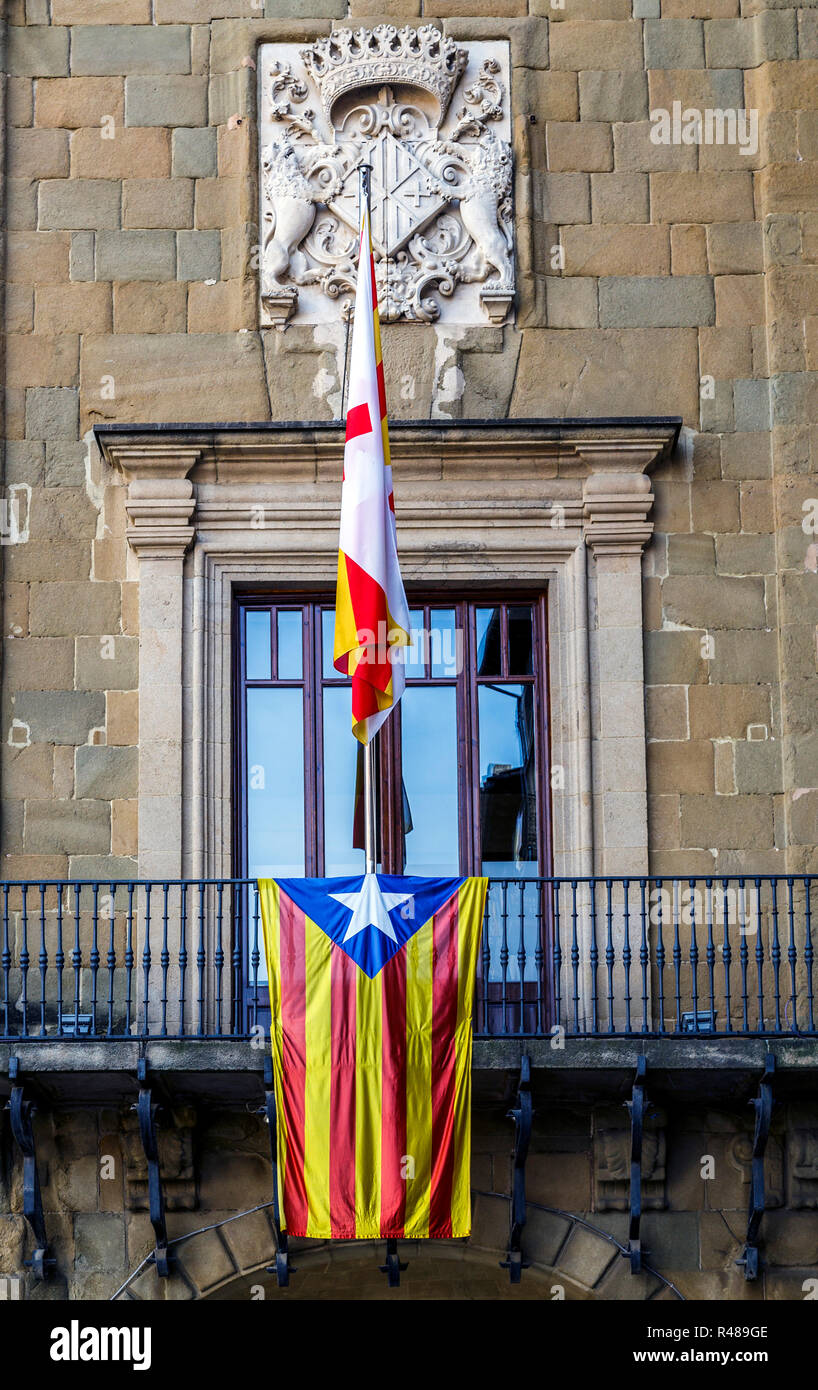Red estelada hi-res stock photography and images - Alamy