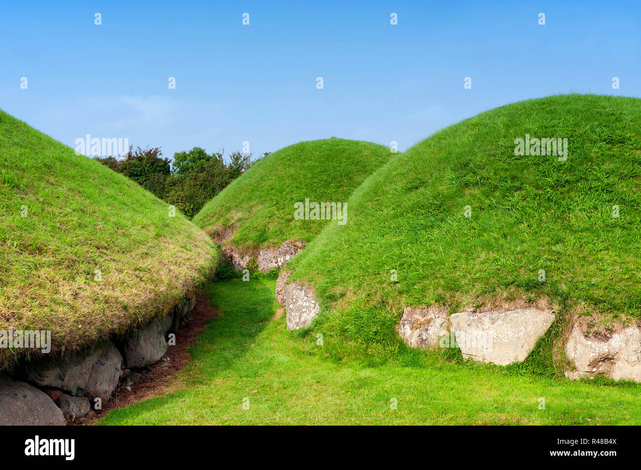 Newgrange Megalithic Passage Tomb 3200 BC , County Meath, Ireland Stock ...