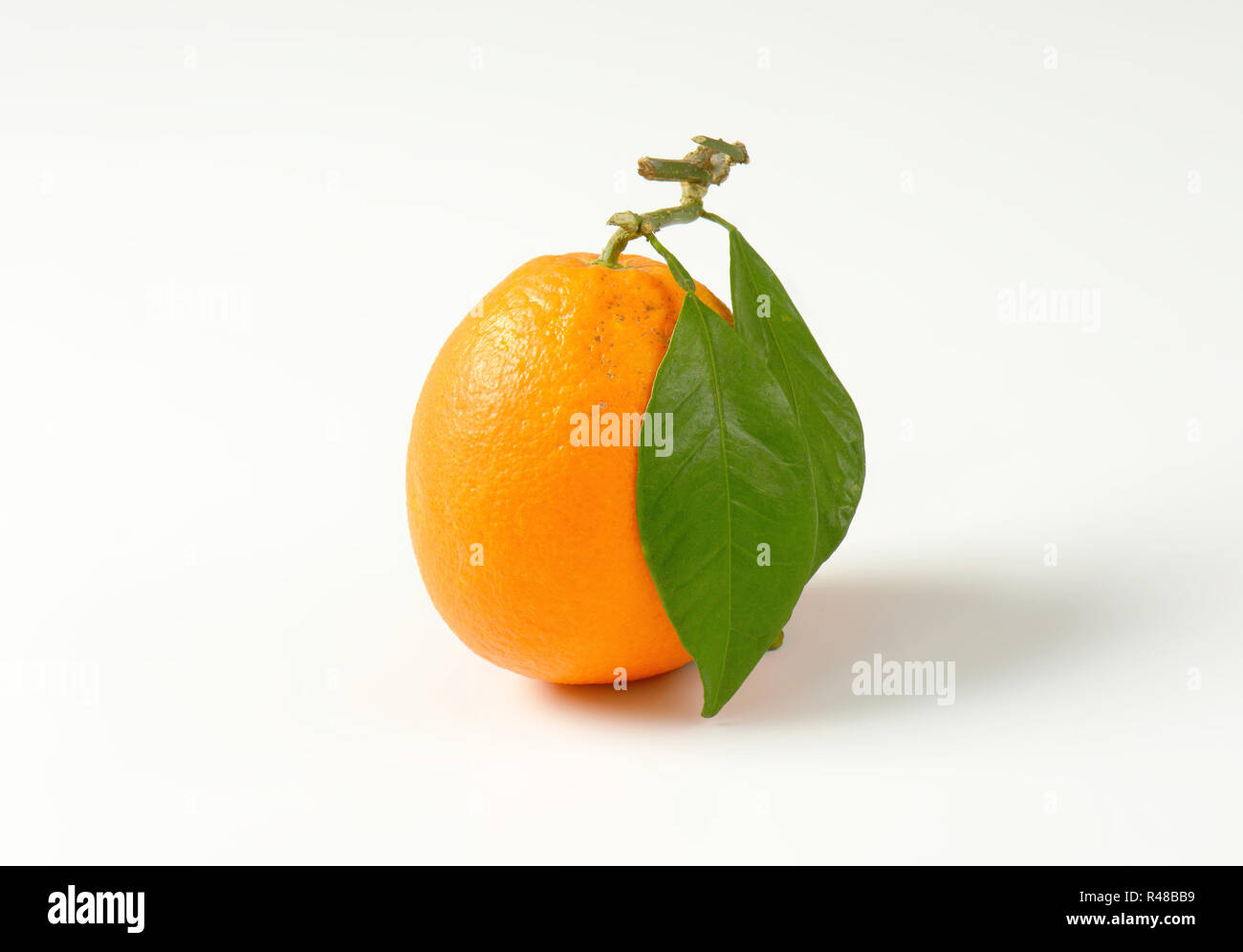 Whole orange with leaves Stock Photo - Alamy