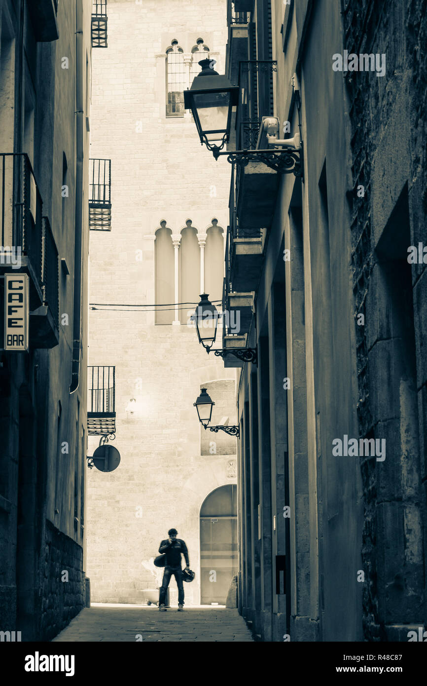 Man standing end alley hi-res stock photography and images - Alamy