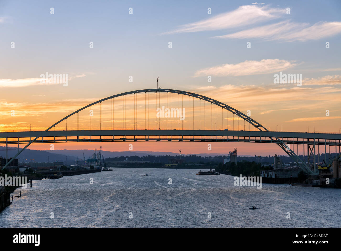 Fremont bridge portland hi-res stock photography and images - Alamy