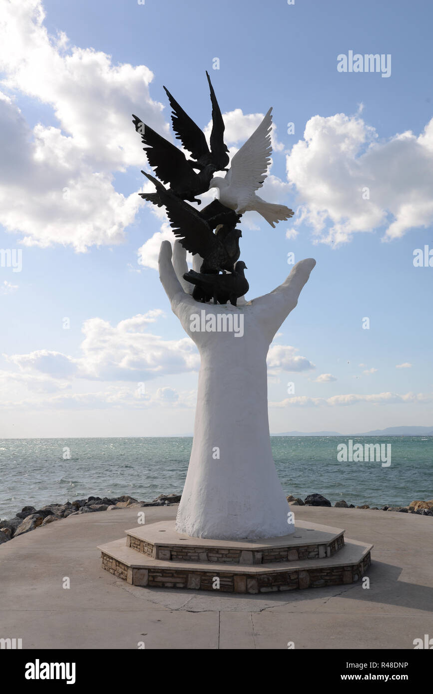 Turkey kusadasi hand peace sculpture hi-res stock photography and ...