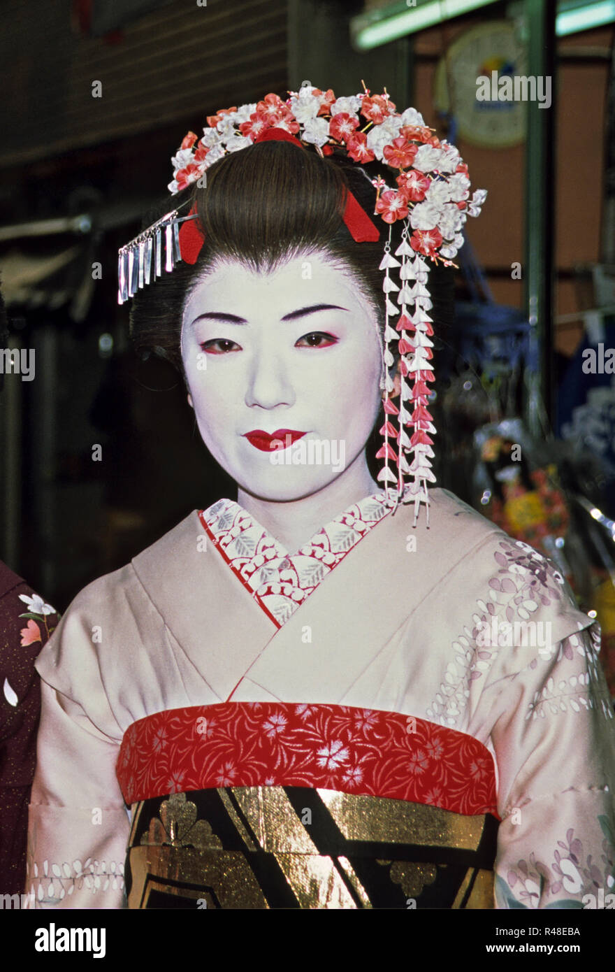 Japan, Kyoto: Maiko (Geisha-Schuelerin). - 01.12.2005 Stock Photo - Alamy