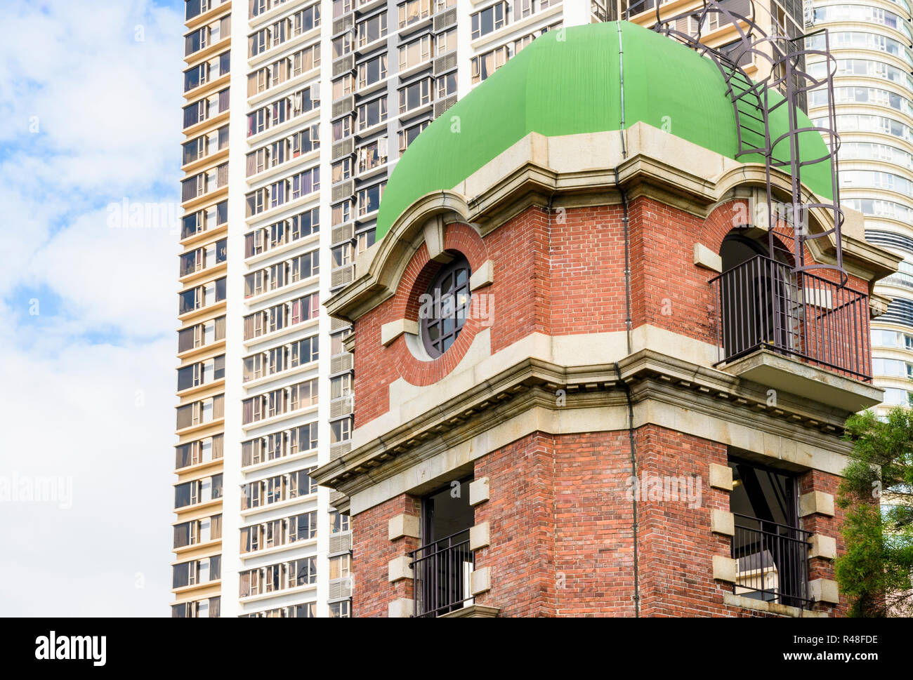 Signal Hill Signal Tower with a backdrop of a modern skyscraper of Hong ...