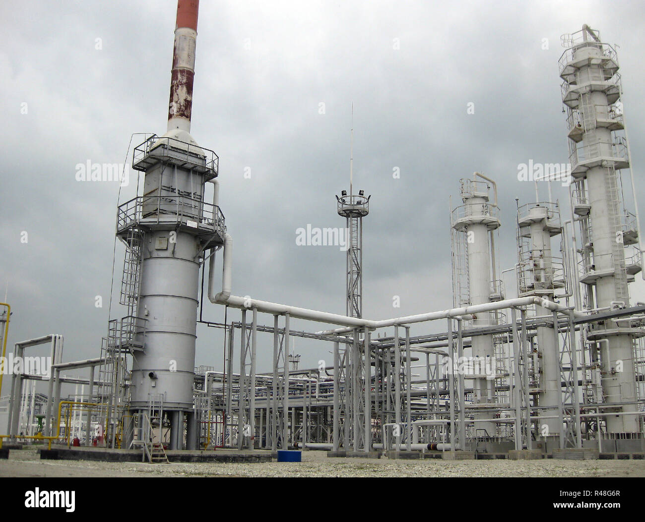 The oil refinery Stock Photo - Alamy