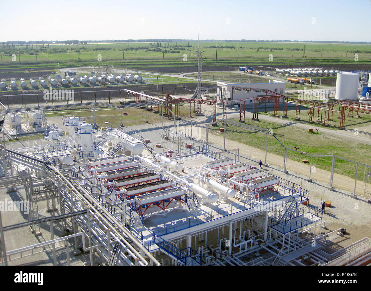 Petroleum processing work hi-res stock photography and images - Alamy