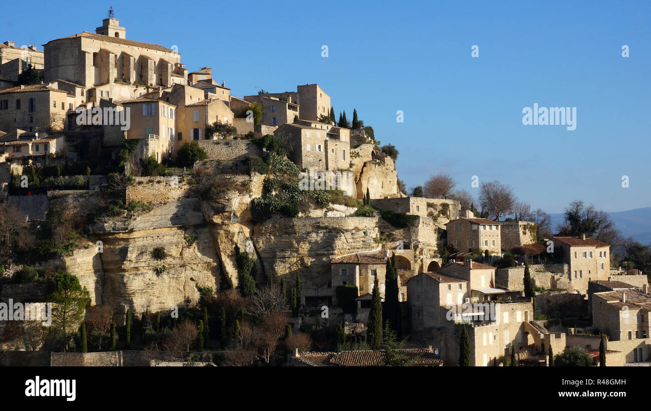 Hilltop village Gordes in the French Provence Stock Photo - Alamy