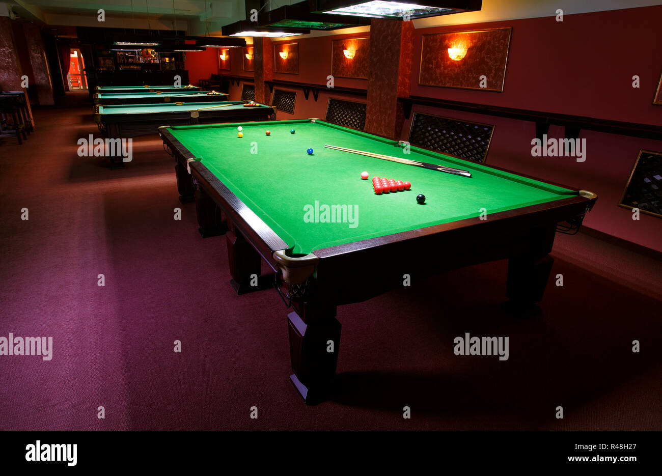Pool Table, set up for game Stock Photo - Alamy