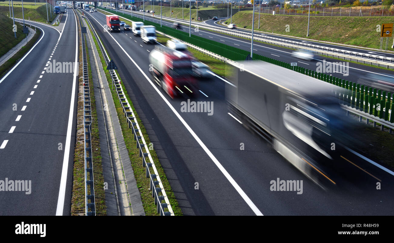 Four lane controlled access hi-res stock photography and images - Alamy