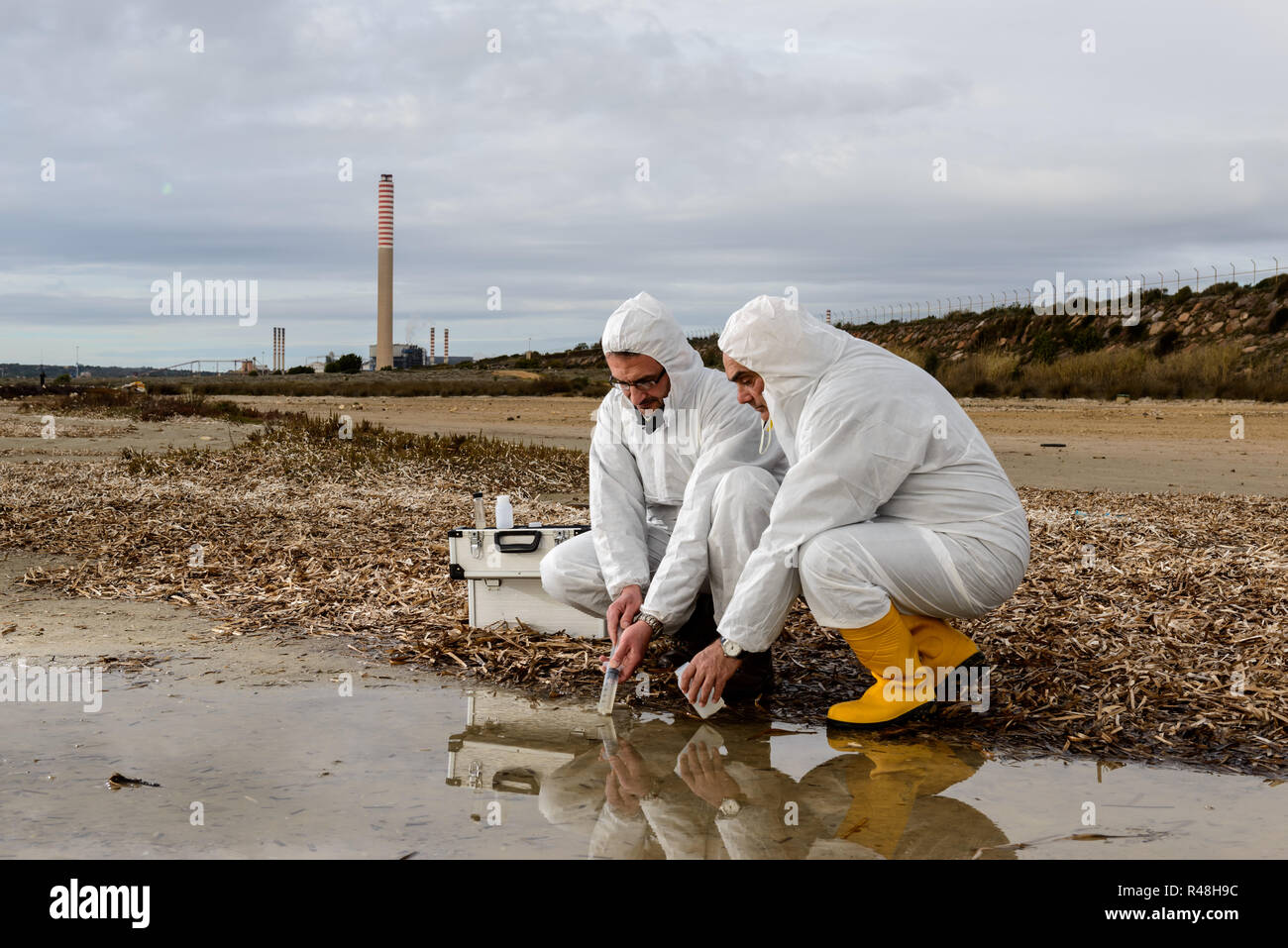 Man collecting water sample hi-res stock photography and images - Alamy