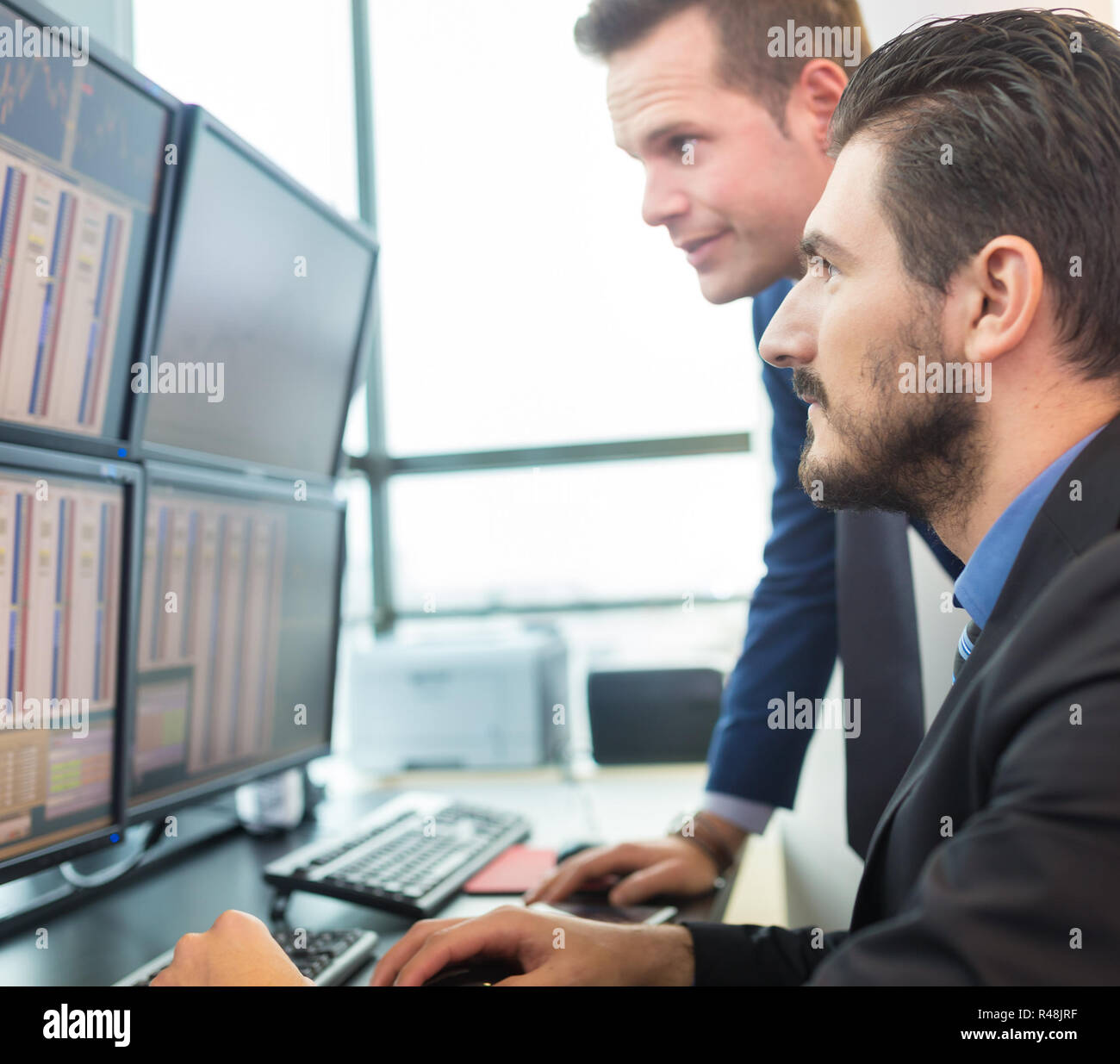 Bank of screens hi-res stock photography and images - Alamy