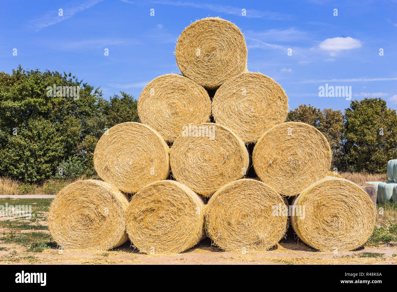 Hay pyramid hi-res stock photography and images - Alamy