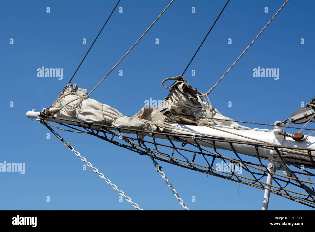 Sails and rigging hi-res stock photography and images - Alamy