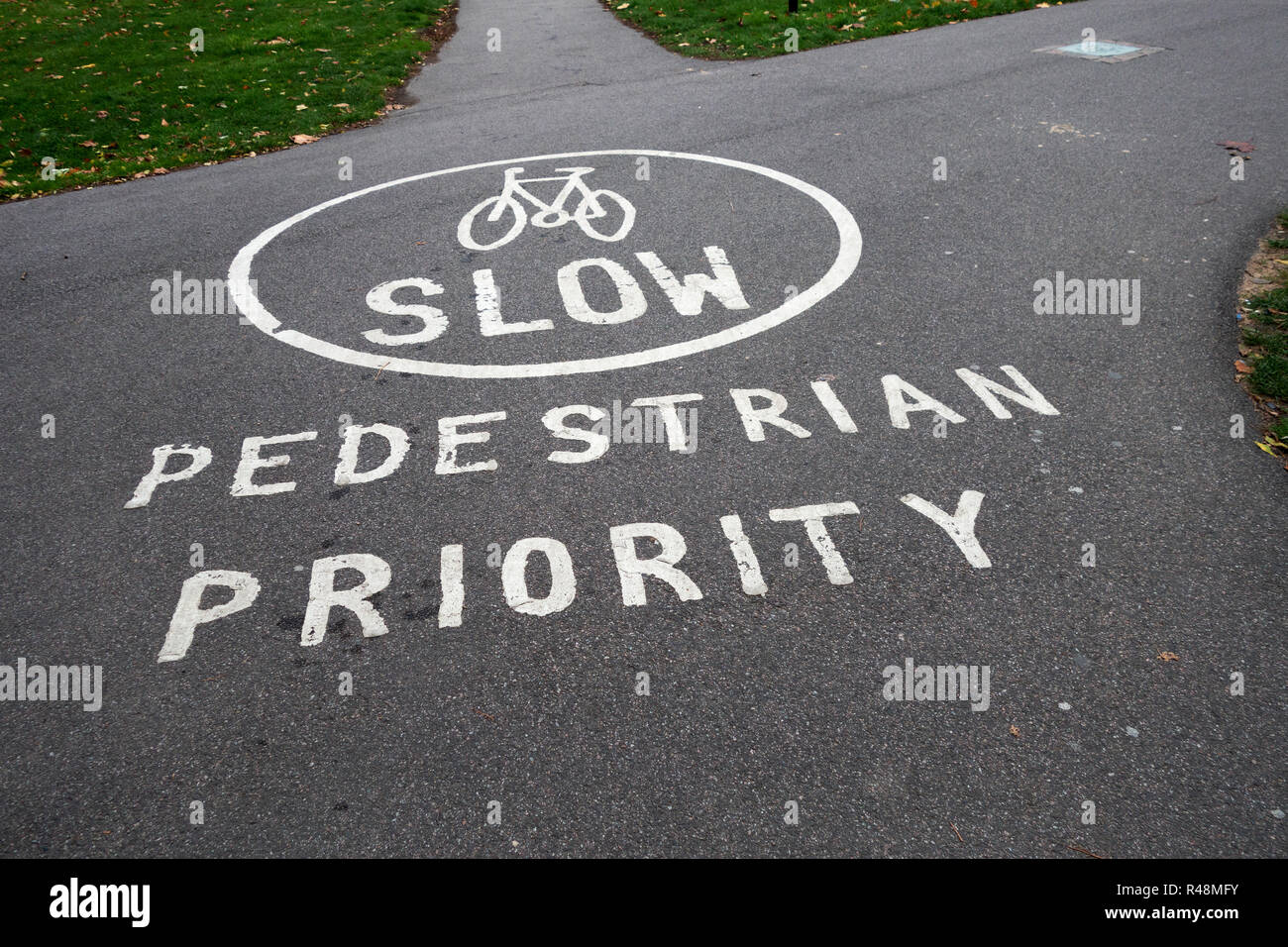 Pedestrian priority hi-res stock photography and images - Alamy