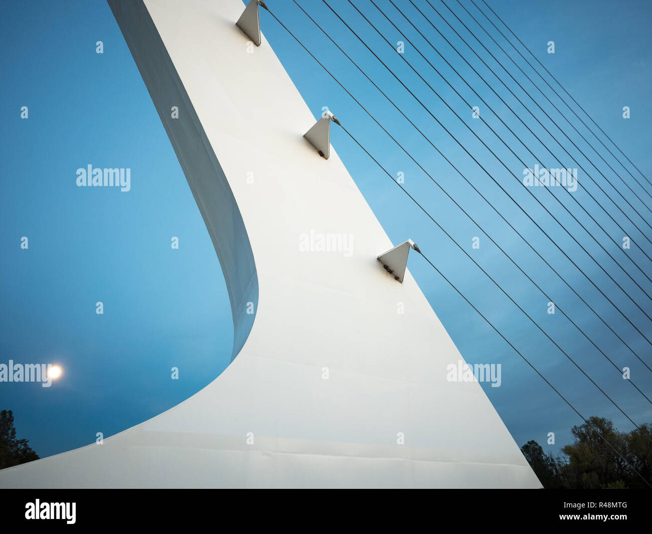 SUNDIAL BRIDGE, REDDING, CALIFORNIA, USA - OCTOBER 10, 2015: Unique ...