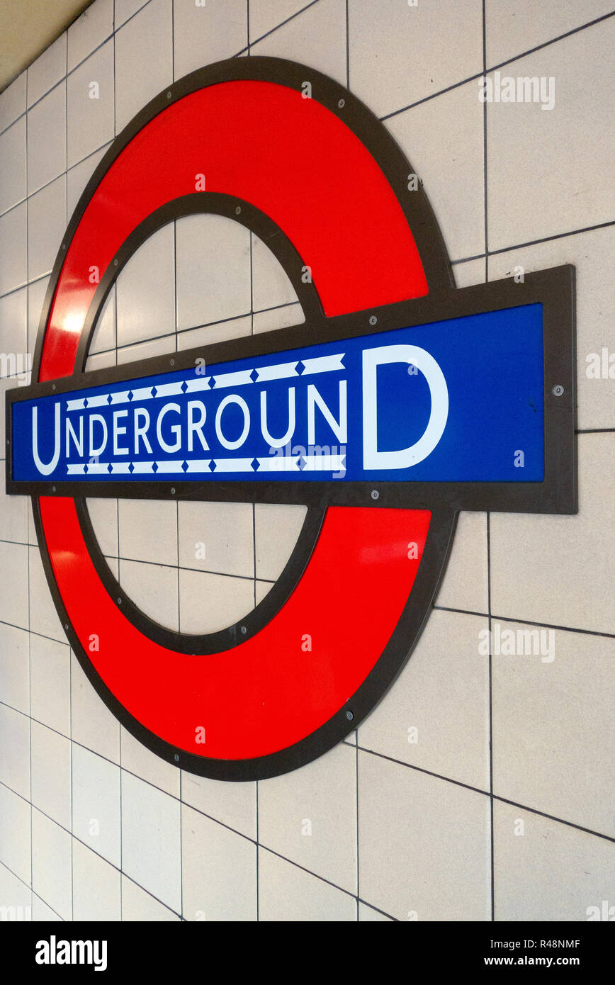 London Iconic Underground Tube Logo sign Stock Photo - Alamy