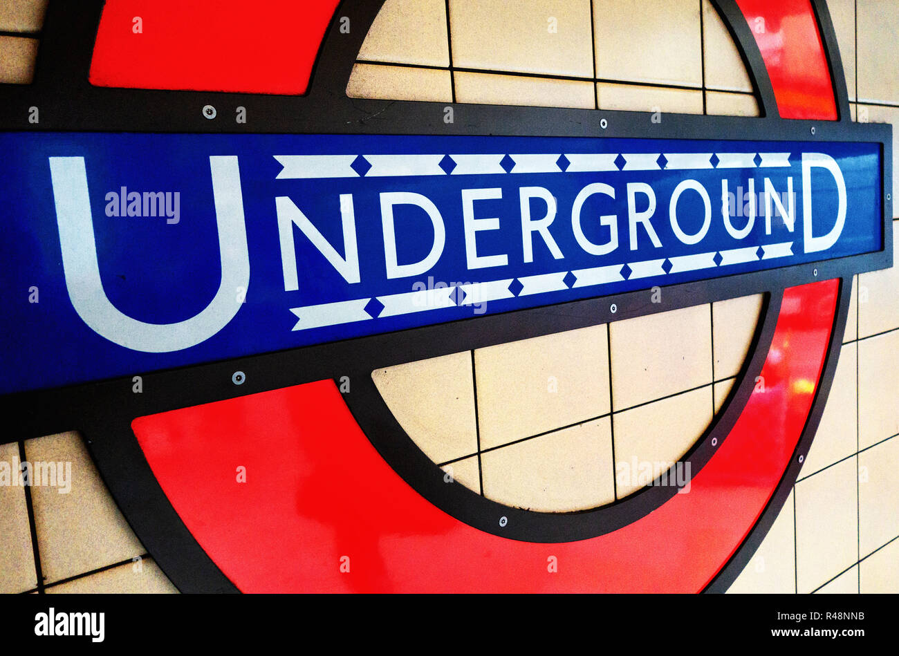 London tube logo vector hi-res stock photography and images - Alamy