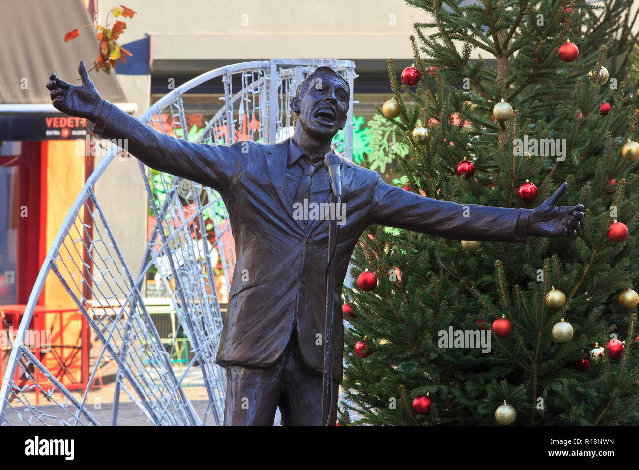 A life like monument to the world famous Belgian singer, songwriter ...