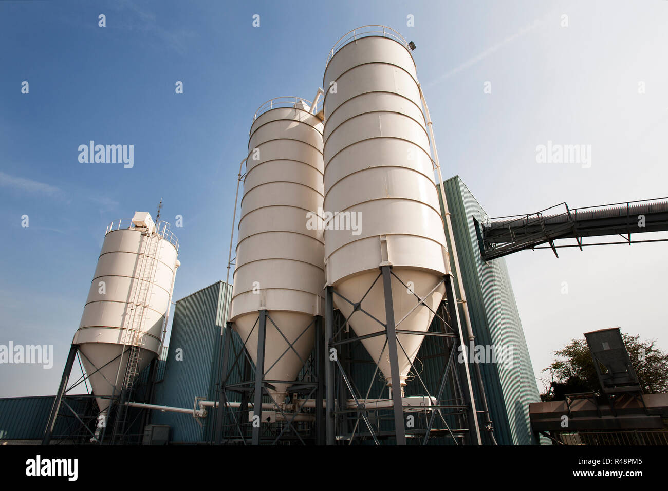 Industrial storage silos Stock Photo - Alamy