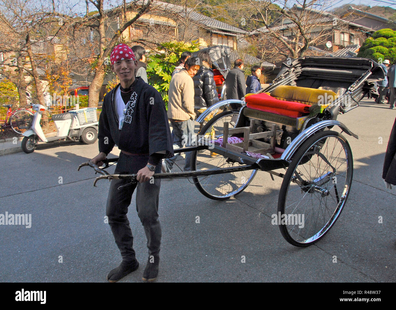 Jinrikisha mann hi-res stock photography and images - Alamy