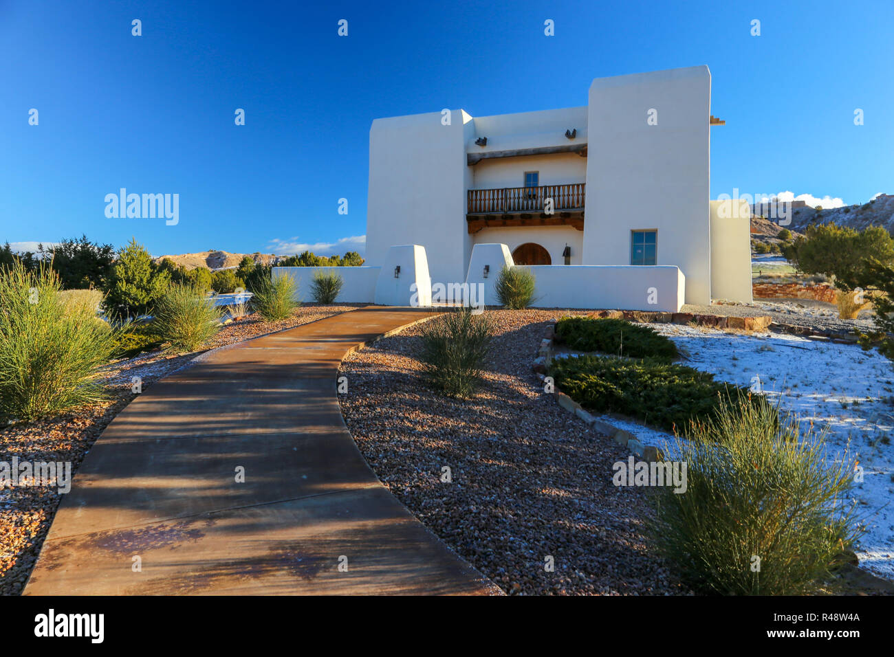 Adobe in the desert hi-res stock photography and images - Alamy