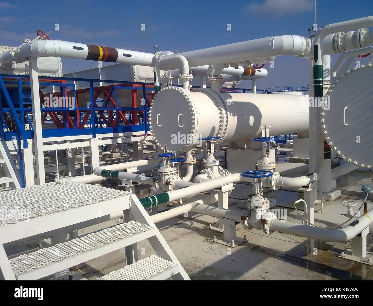 The oil refinery Stock Photo - Alamy