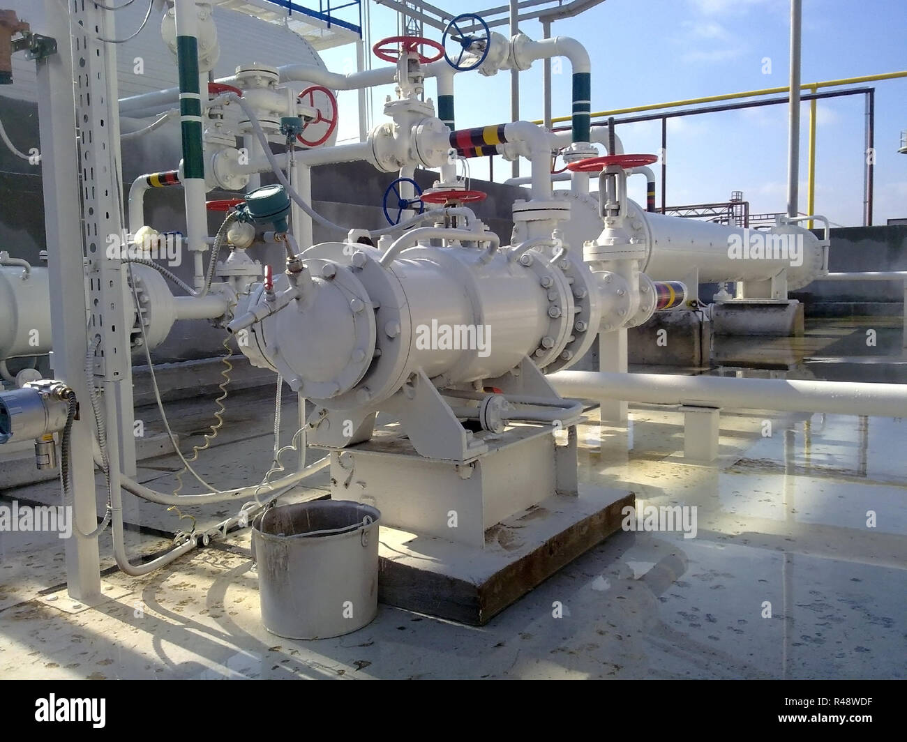 The oil refinery Stock Photo - Alamy