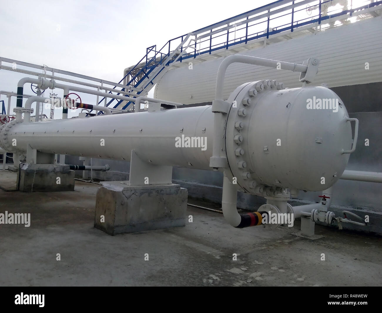 Petrol refinery heat exchanger hi-res stock photography and images - Alamy