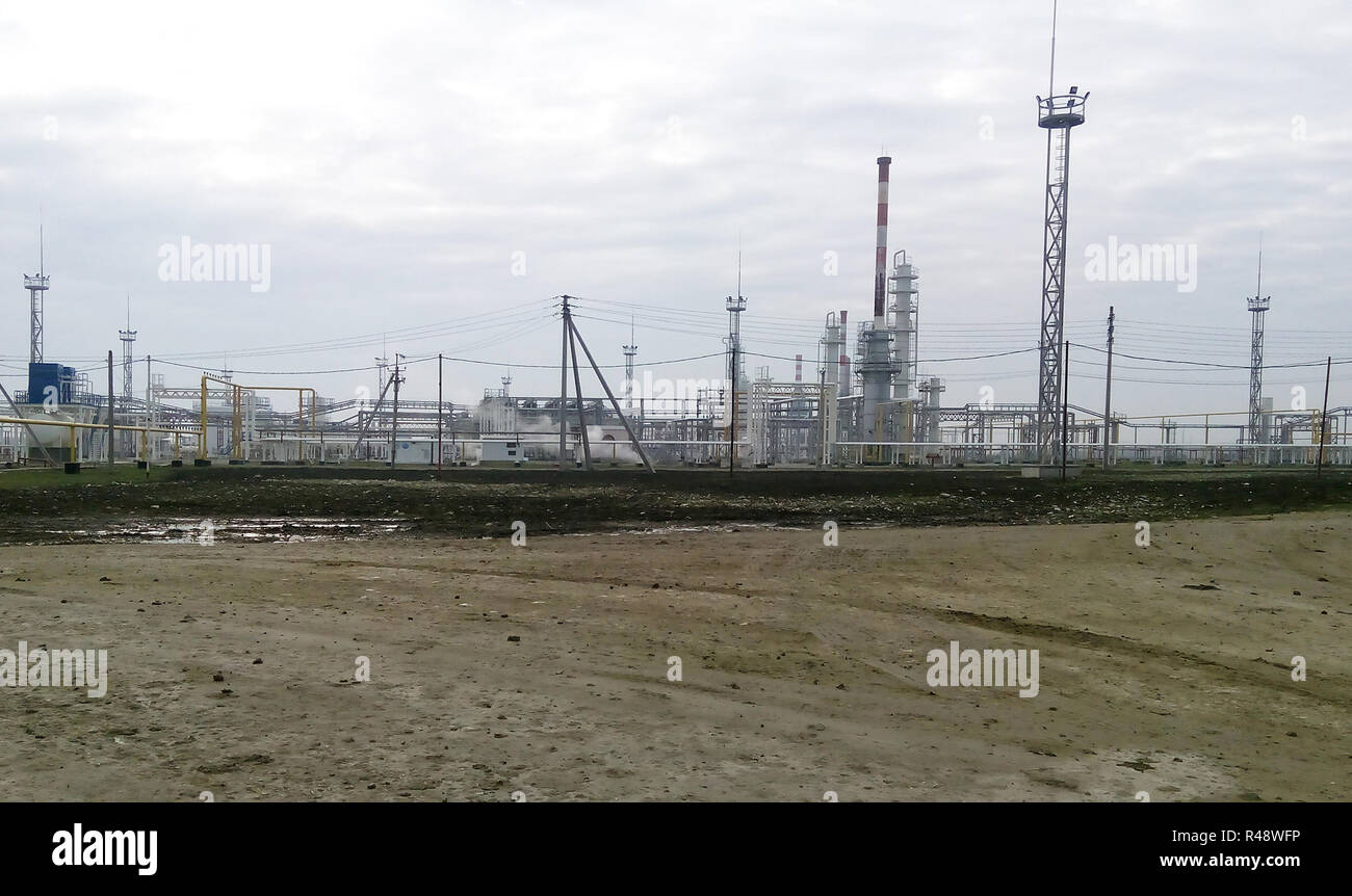 The oil refinery Stock Photo - Alamy