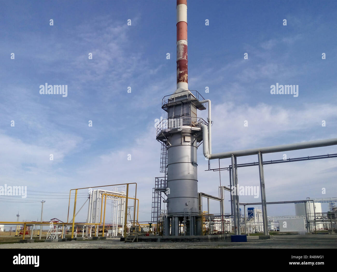 Crude oil distillation process hi-res stock photography and images - Alamy