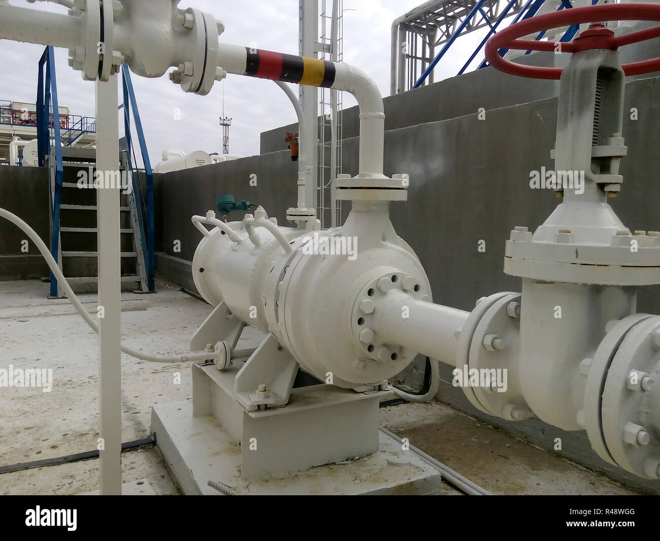 Refining column hi-res stock photography and images - Alamy