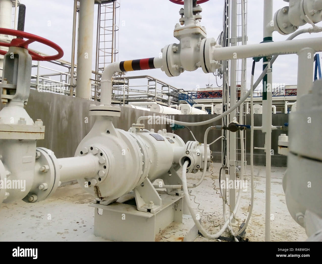 Hydrocarbon products such as oil hi-res stock photography and images ...